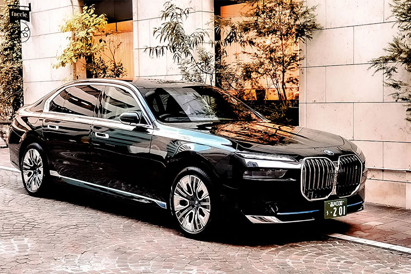 BMW、MKタクシーにEV納入 「i7」「iX」合計35台 | 日刊工業新聞 電子版