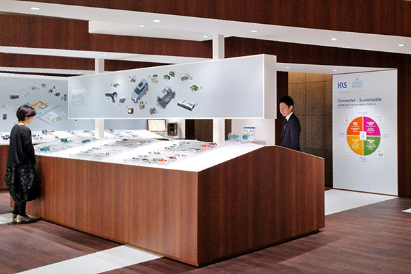 ヒロセ電機、本社ロビーにショールーム コネクター製品を用途別に展示 | 日刊工業新聞 電子版