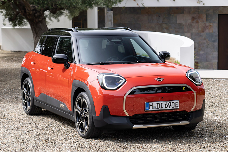 BMW、「MINI」EV投入 内外装に再生材使用 | 日刊工業新聞 電子版