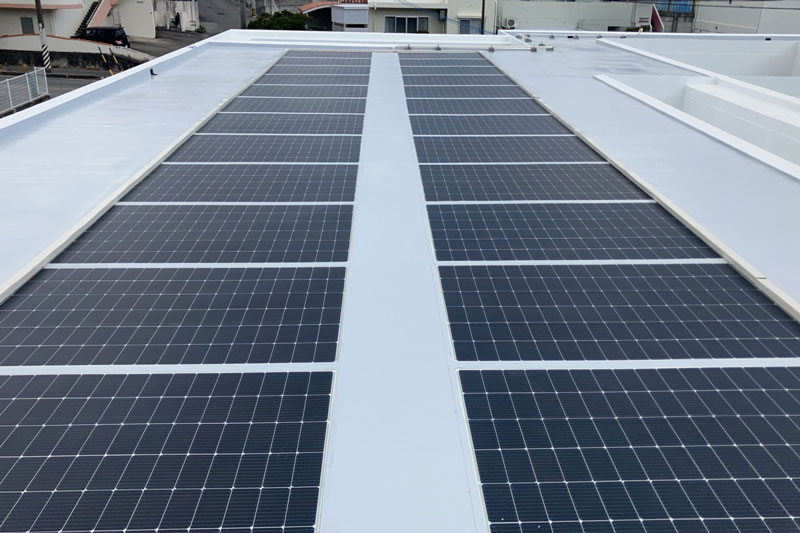 サンエー、屋根に太陽光と高耐久防水塗装 | 日刊工業新聞 電子版