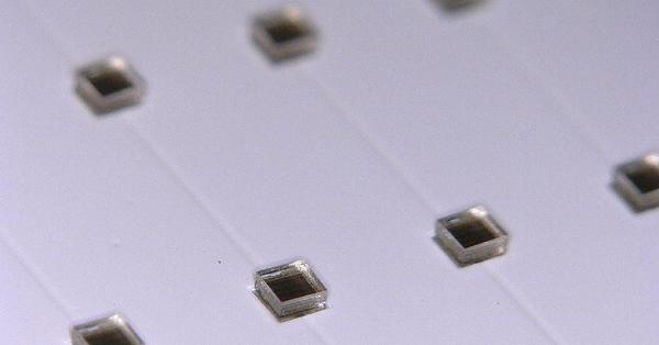 DOWAエレ、深紫外LEDを20％高出力化 樹脂硬化や皮膚治療用に量産 | 化学・金属・繊維 ニュース | 日刊工業新聞 電子版